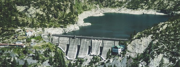 Difference Between Dam and Barrage | Construction and Uses